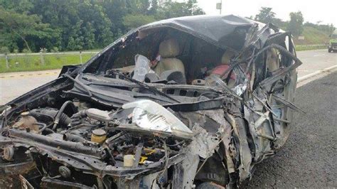 Kecelakaan Maut Tadi Pagi 3 Orang Tewas Mobil Alphard Tabrak Belakang