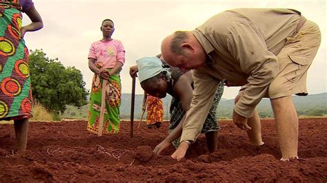 Zimbabwes White Farmers Who Will Pay Compensation Bbc News