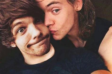 Harry Styles Kissing Louis Tomlinson