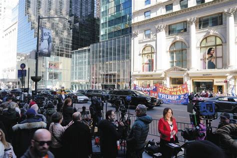 トランプ前大統領が裁判所に出廷へ Ny到着で支持者らと反対派言い争い「事実を見ろ」：東京新聞デジタル