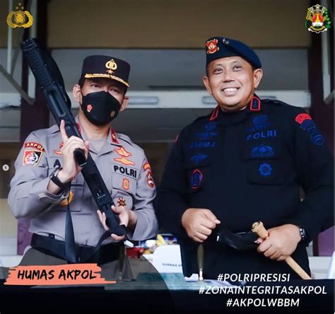 Dankorbrimob Polri Sematkan Brevet Kemampuan Brimob “anti Anarki