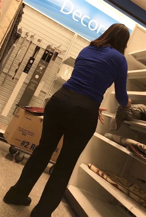 Thick Ass Milf Worker At Ross Kinda Rare Spandex Leggings And Yoga