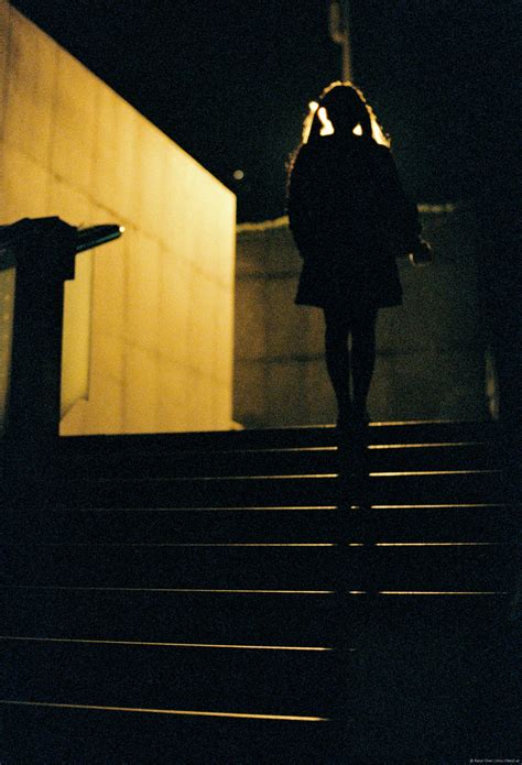 무료 이미지 실루엣 빛 소녀 화이트 밤 포도 수확 귀엽다 후지 필름 반사 색깔 그림자 어둠 푸른