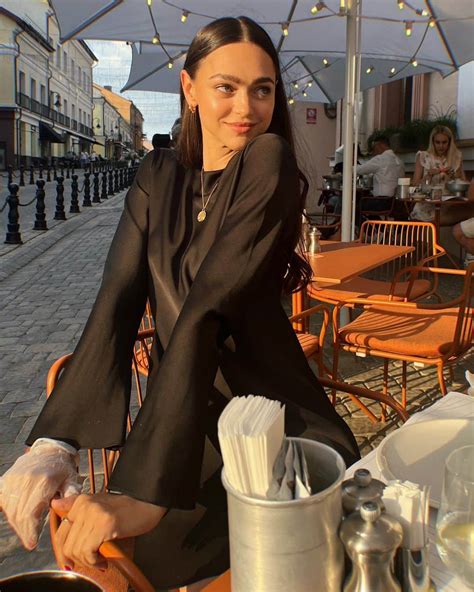 Zhenya Katavaさんのインスタグラム写真 Zhenya Katavainstagram 「summer Glow ☀️」6月