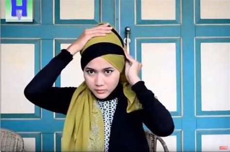 Tutorial Hijab Simple Untuk Acara Wisuda Ragam Muslim