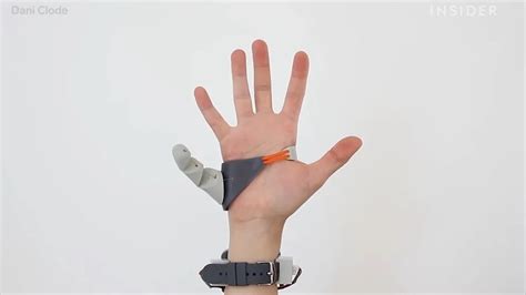 el tercer pulgar robótico que aumenta las capacidades manuales infobae