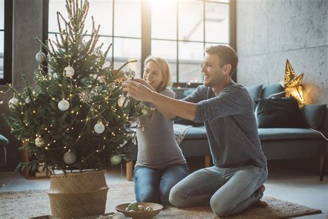 Putting Up Your Christmas Decorations Early Makes You Happier Glamour Uk