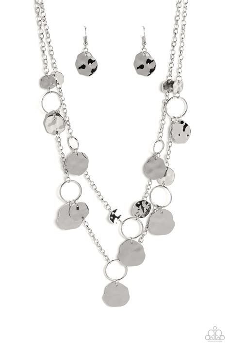 Paparazzi Accessories Hammered Horizons Silver