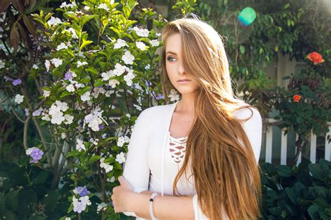 Sfondi Donne Modello Bionda Capelli Lunghi Cime Bianche Braccia