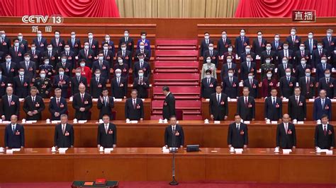 【独家视频丨新当选的国家主席、中央军委主席习近平进行宪法宣誓】 新当选的国家主席、中央军委主席习近平进行宪法宣誓。 责任编辑：王楠 By