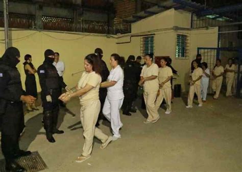 Pnc Impide Amotinamiento En Cárcel De Mujeres Diario La Página