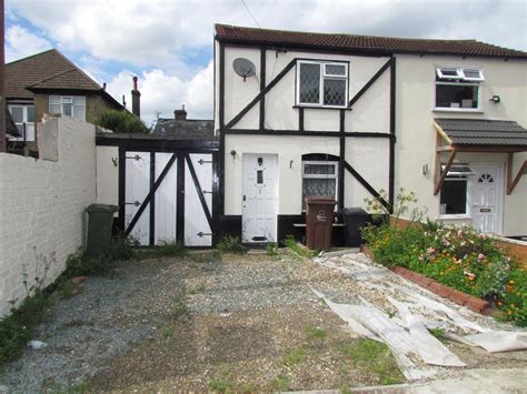 2 Bed End Terrace House To Rent In Back Lane Chadwell Heath Romford