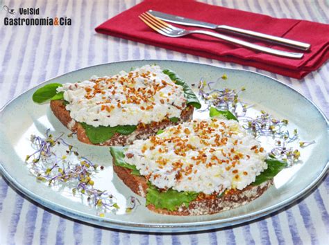 Siete Recetas De Tostadas Y Bocadillos Con Espinacas Frescas Para El