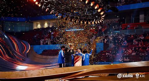武汉estarpro深圳捧杯夺得第八冠 2022王者荣耀世界冠军杯kic落幕
