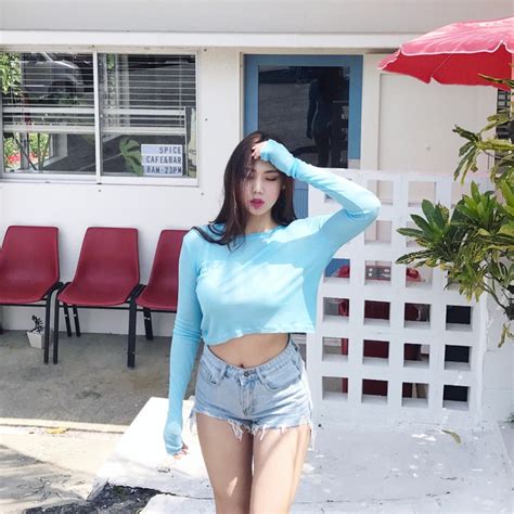 อัลบั้ม 90 ภาพพื้นหลัง สาวอวบผมสั้นแต่งตัว สวยมาก