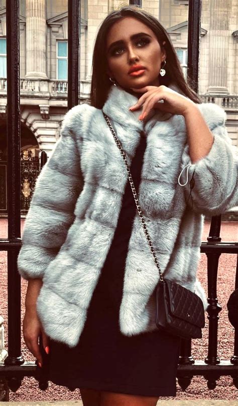 Helen Loves Her Fur Coat R Sfwfurfetish