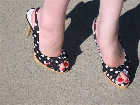 Wallpaper California Red Blackandwhite Woman Hot Sexy Feet