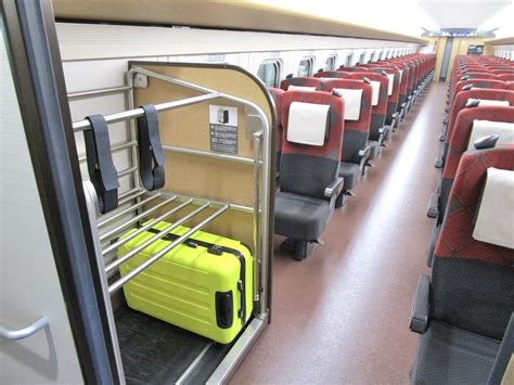 北陸新幹線（e7系）の荷物置き場について 荷棚調査