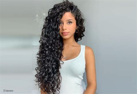 28 Cute Long Curly Hairstyles For 2021 Easy Curly Hair Ideas In 2021