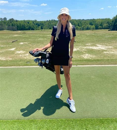 Elise Lobbさんのインスタグラム写真 Elise Lobbinstagram 「happy Saturday ⛳️👧🏼