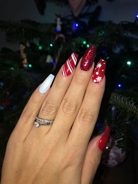 Cute Christmas Nails Candy Cane