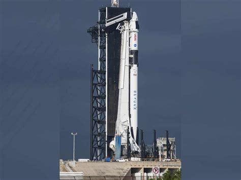 Nasa Delays Spacex Crew 1 Launch Until Sunday