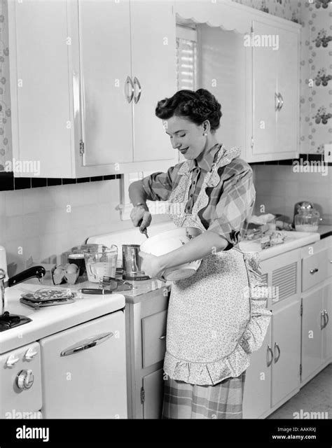 Old Kitchen 1950s Banque Dimages Noir Et Blanc Page 2 Alamy