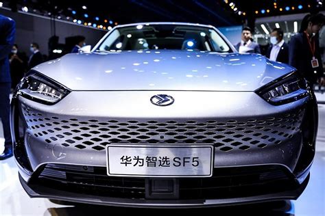 华为真的开始卖车了！新车已入驻华为门店， 能跑1000 公里 车家号 发现车生活 汽车之家