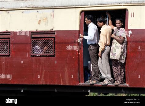Un Passager Transgenres Dans Un Train En Inde Photo Stock Alamy