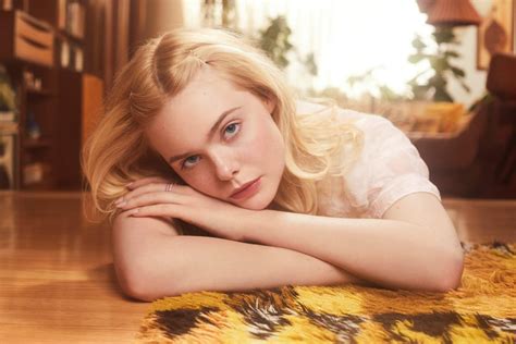 Download Stare American Actress Blue Eyes Blonde Celebrity Elle Fanning