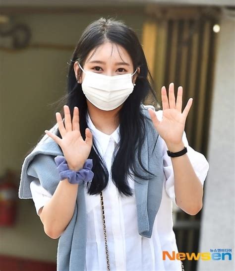 【photo】元t Ara ソヨン、ラジオ出演のため放送局へ…キュートな春ファッションで登場 Kstyle