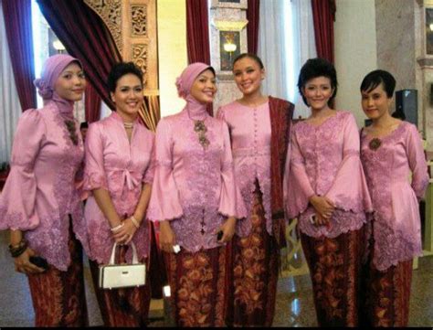 35 Kebaya Modern Seragam Pernikahan Trend Model
