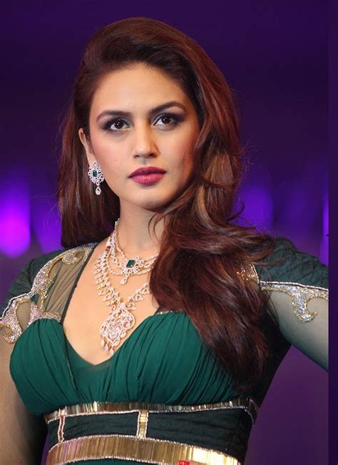 Gorgeous Indian Girl Huma Qureshi Latest Hot Stills In Green Dress