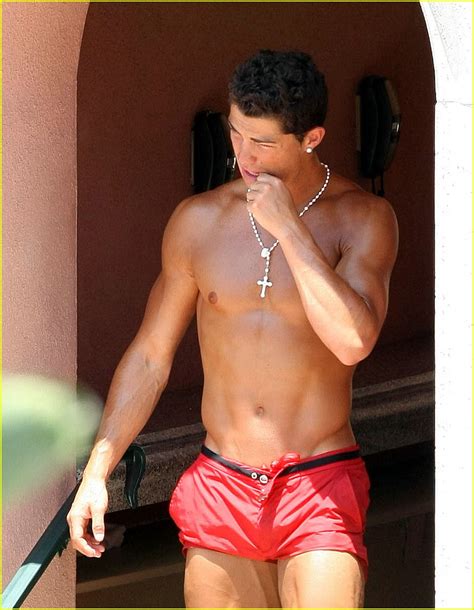 Photo Cristiano Ronaldo Shirtless 01 Photo 1992351 Just Jared