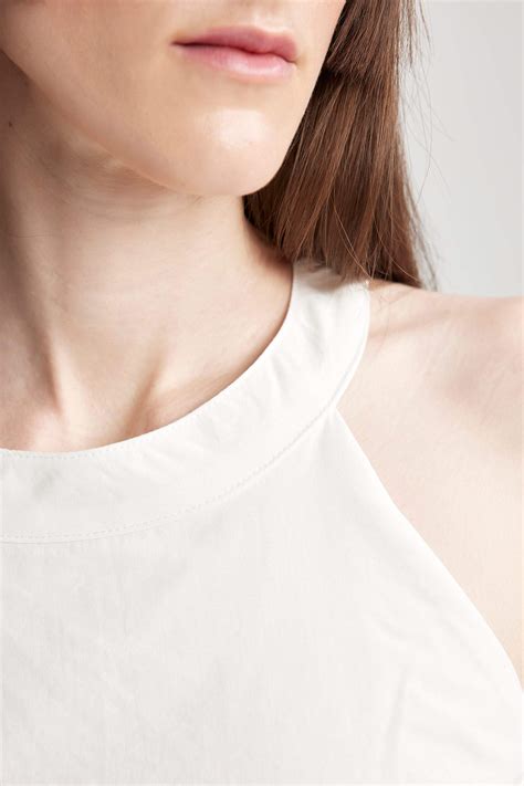 White Woman Regular Fit Round Collar Sleeveless Blouse 2813146 Defacto