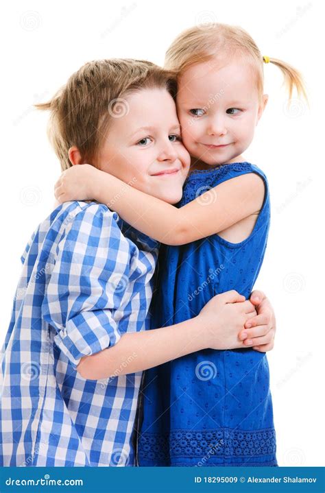 Abbracciare Della Sorella E Del Fratello Immagine Stock Immagine Di