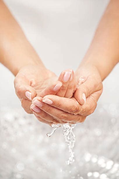 3 400 Fotos Bilder Und Lizenzfreie Bilder Zu Nail Splash Istock