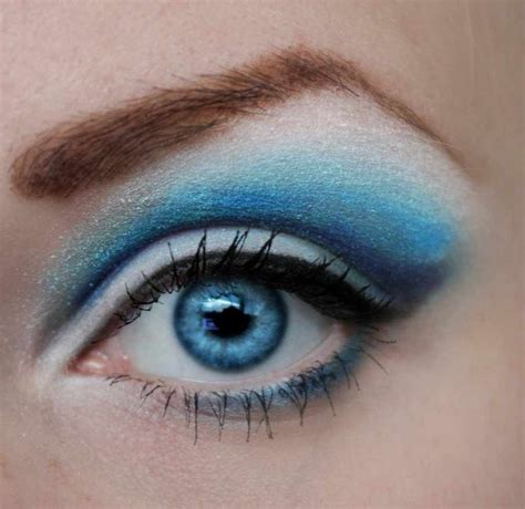 3 Best Eyeshadow Colors For Blue Eyes Trusper