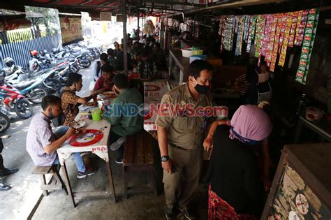 Foto Tak Pakai Masker Pelanggar Dihukum Push Up Dan Ktp Disita