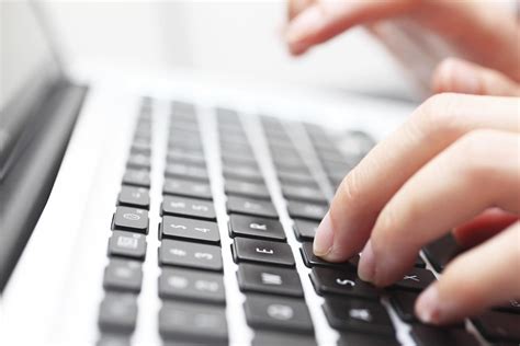 use css3 to stretch a background image to fit a web page