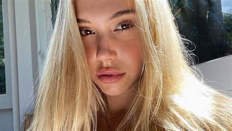 Alexis Ren Goes Topless For Steamy Mirror Selfie The Blast