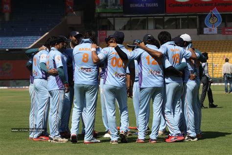 Bhojpuri Dabanggs Vs Bengal Tigers Match Photos Photo 67 Of 71
