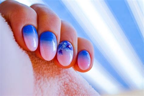 Ombré Manicures Are A Foolproof Method For Making Blue Nail Polish