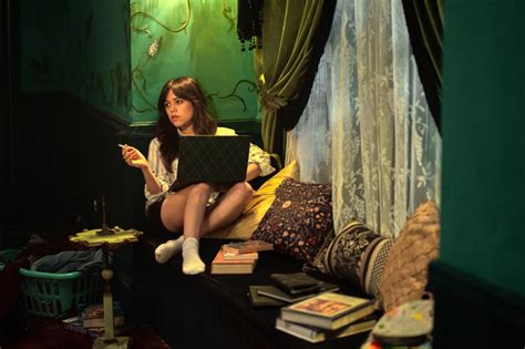 How Jenna Ortega 21 Felt About Martin Freeman 52 Sex Scene In