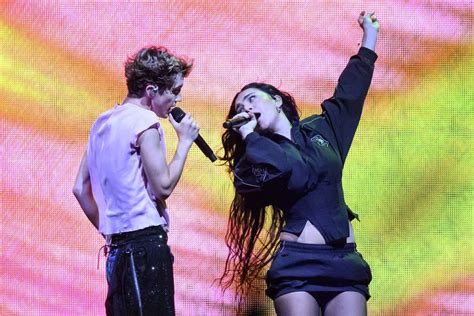 Review Charli Xcx And Troye Sivan Work Up A ‘sweat At Chase Center