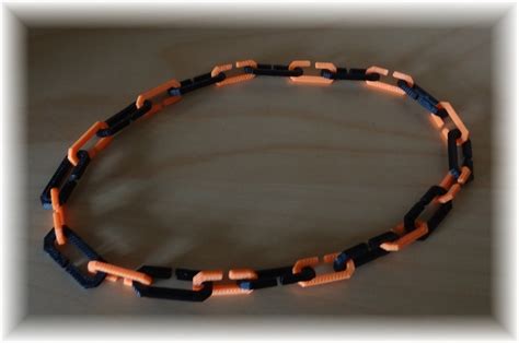 3d printed simple linked chains with the letter c by mieke van der poll