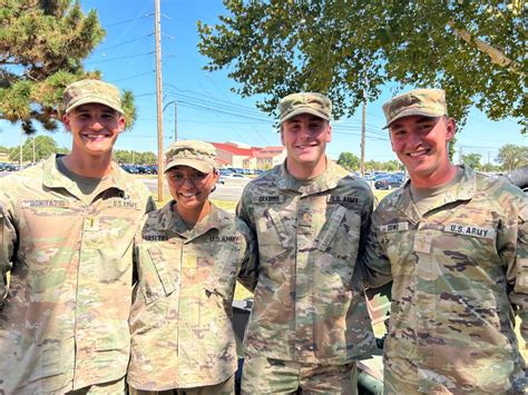 Dvids News Fort Sill Bolc Lieutenants Aid Roll Over Accident Victim