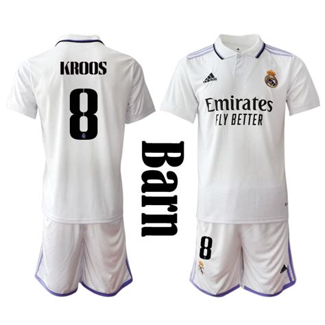 Real Madrids 22 23 Toni Kroos 8 Hemmaställ Barn Mini Kit