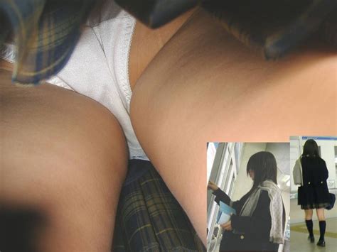 Jkスカートの下から覗いたパンツ丸見えな画像 みんくちゃんねる