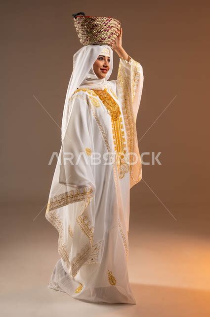 مهن وحرف يدوية نسائية قديمة، يوم بدينا 1727 م، ارتداء أزياء المنطقة